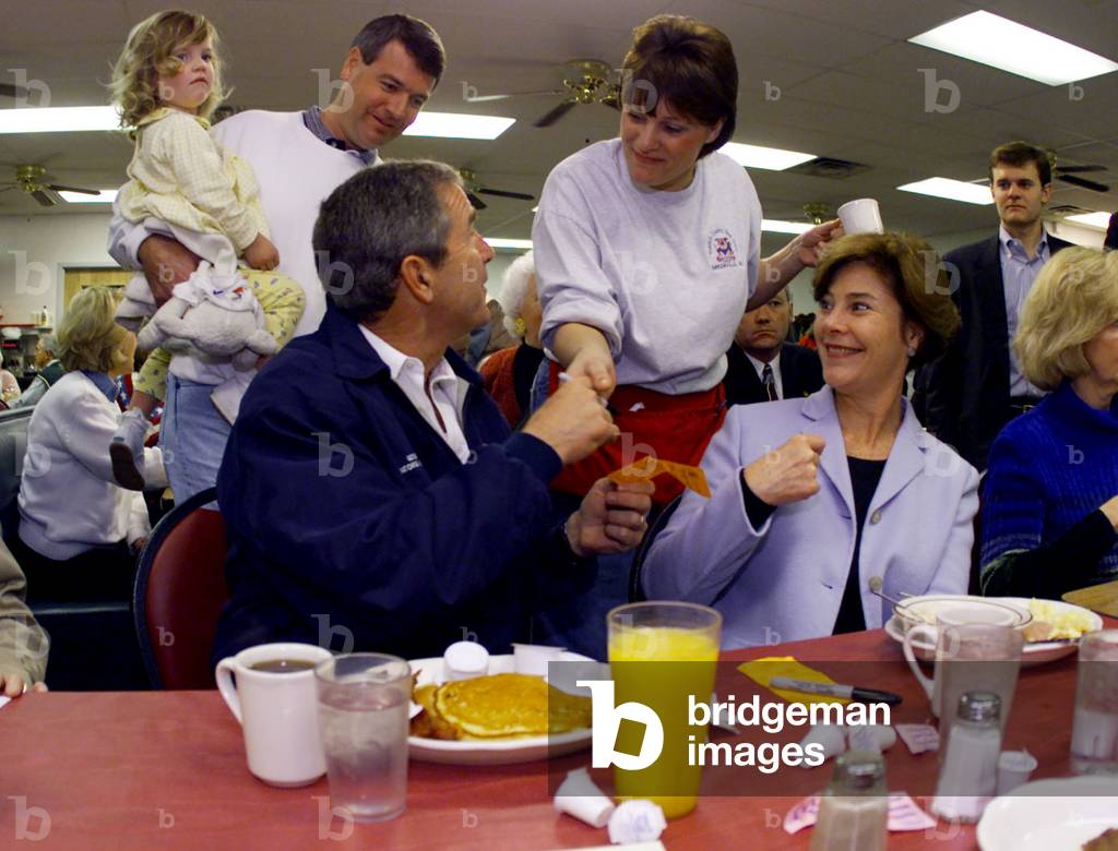 Image of GEORGE W. BUSH AND WIFE LAURA AT BREAKFAST ON ELECTION