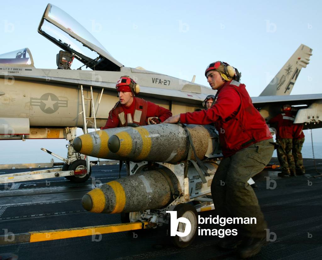 Image of AVIATION ORDINANCEMEN WHEEL 1000 POUND BOMBS ON THE FLIGHT DECK