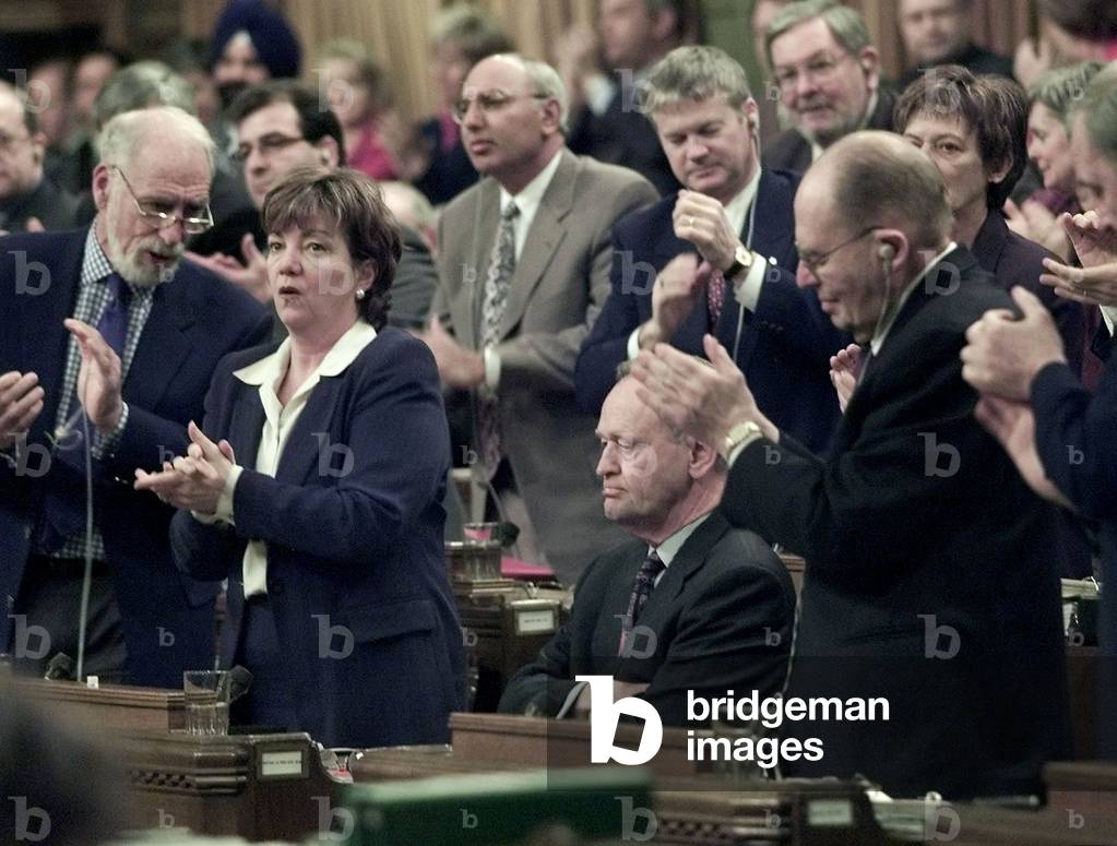 Image of CANADIAN PM CHRETIEN RECEIVES OVATION FROM CAUCUS IN HOUSE OF