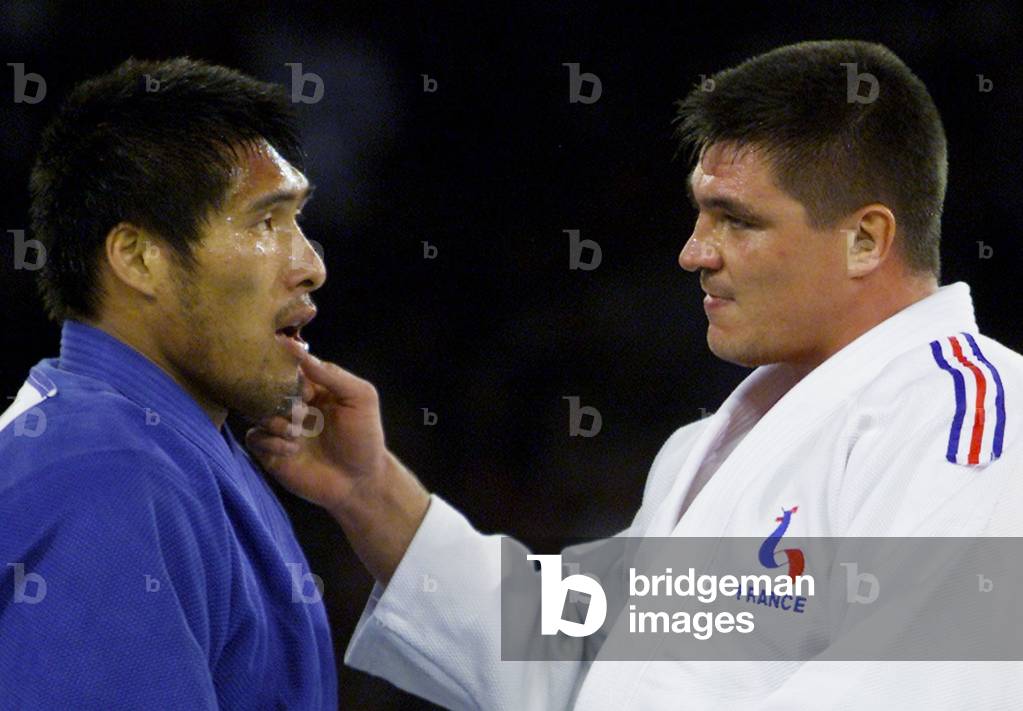 Image of FRENCH JUDO GOLD WINNER DAVID DOUILLET TOUCHES JAPANS SHINICHI ...