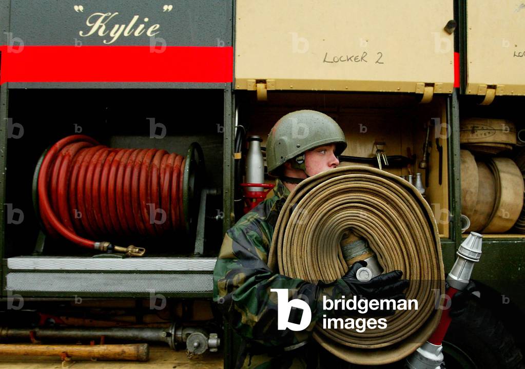 Image of BRITISH SOLDIER AT 51 SCOTTISH BRIGADE HEADQUARTERS IN ...