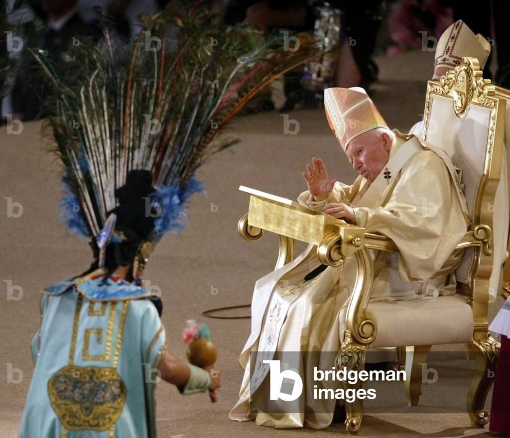 Image of Indigenous Mexican dancers perform for Pope John Paul II during