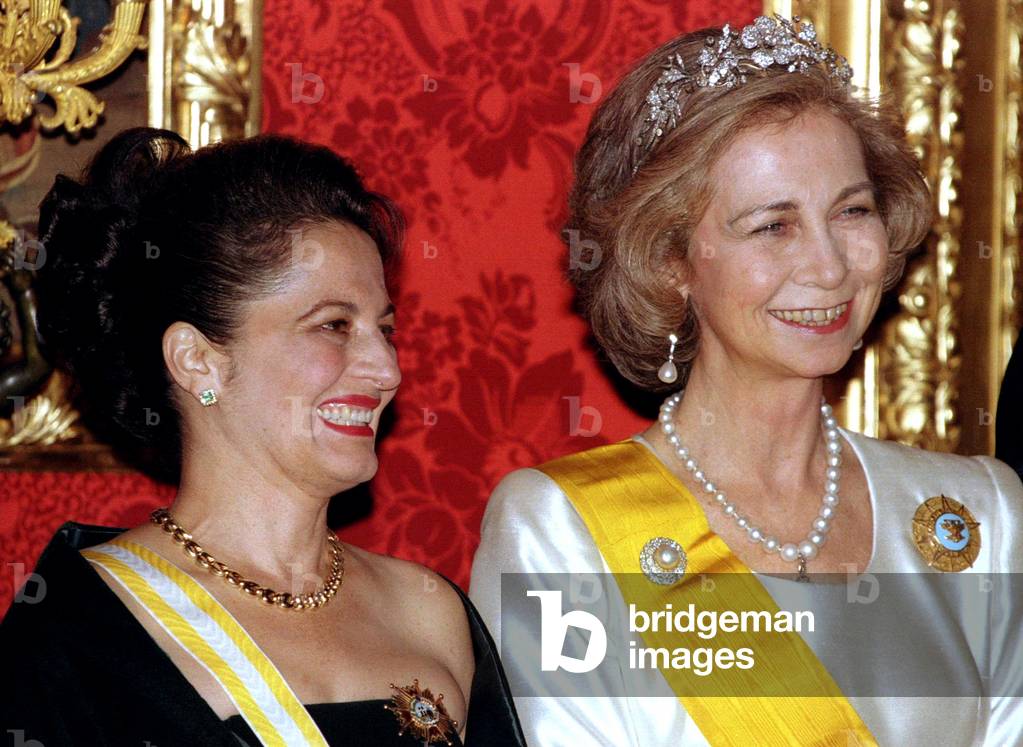 Image of Mexican First Lady Nilda Patricia Velasco (l), wife of President