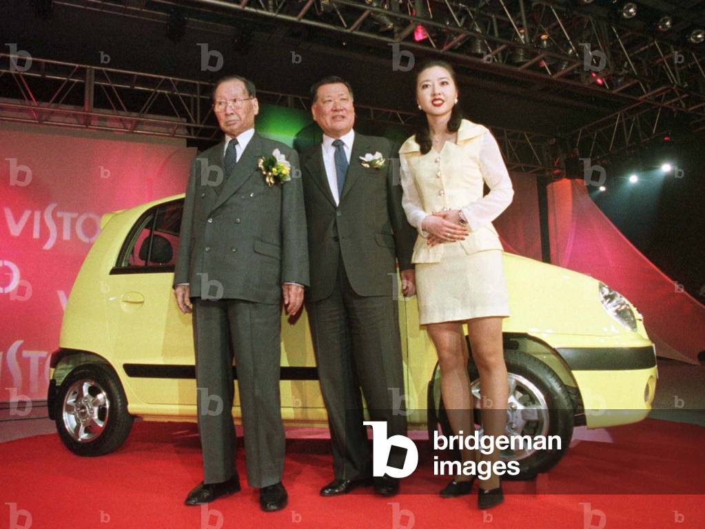 Image of THE LAUNCH OF SOUTH KOREAN KIA CAR IN SEOUL, 1999-04-15