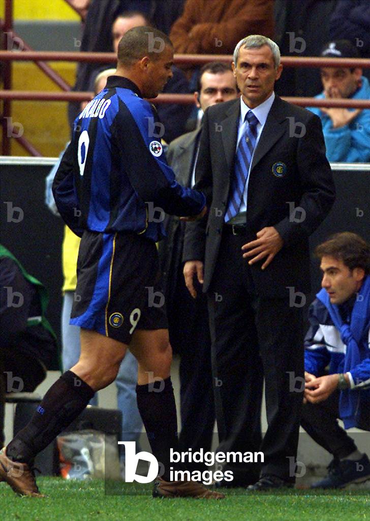 Image of INTER MILAN'S BRAZILIAN STRIKER RONALDO LEAVES PITCH AGAINST ...