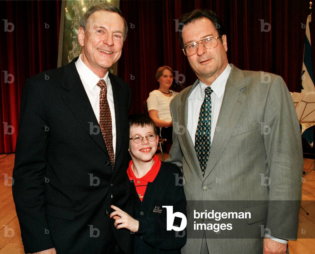 Image of GERMAN FM KINKEL WITH ISRAELI AMBASSADOR PRIMOR AND HIS SON