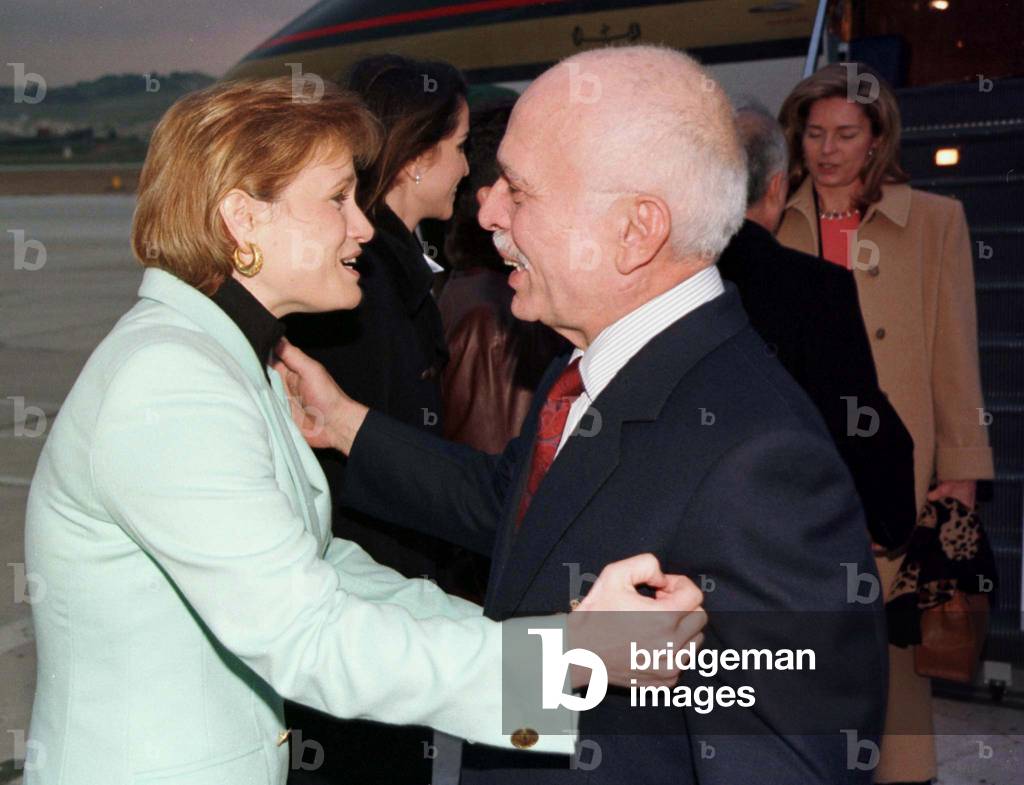 Image of Jordan's King Hussein embraces his daughter Princess Aysha on his