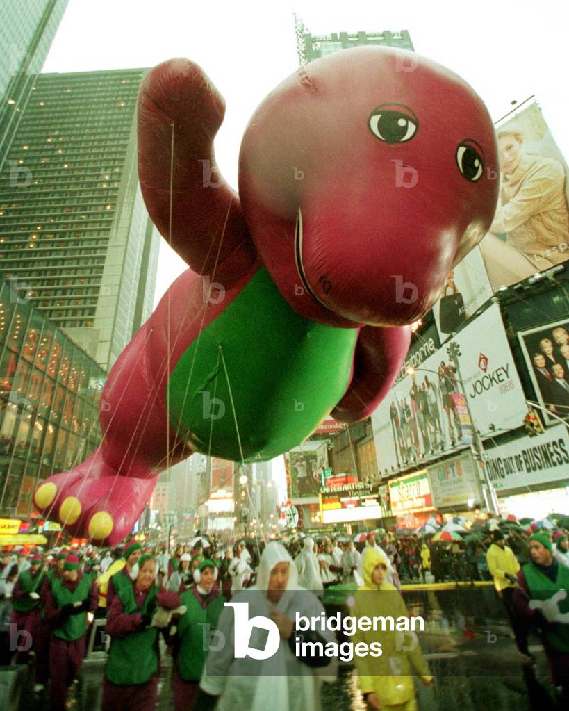 Image of BARNEY BALLOON IN MACY'S THANKSGIVING DAY PARADE, 1998-11-26 ...