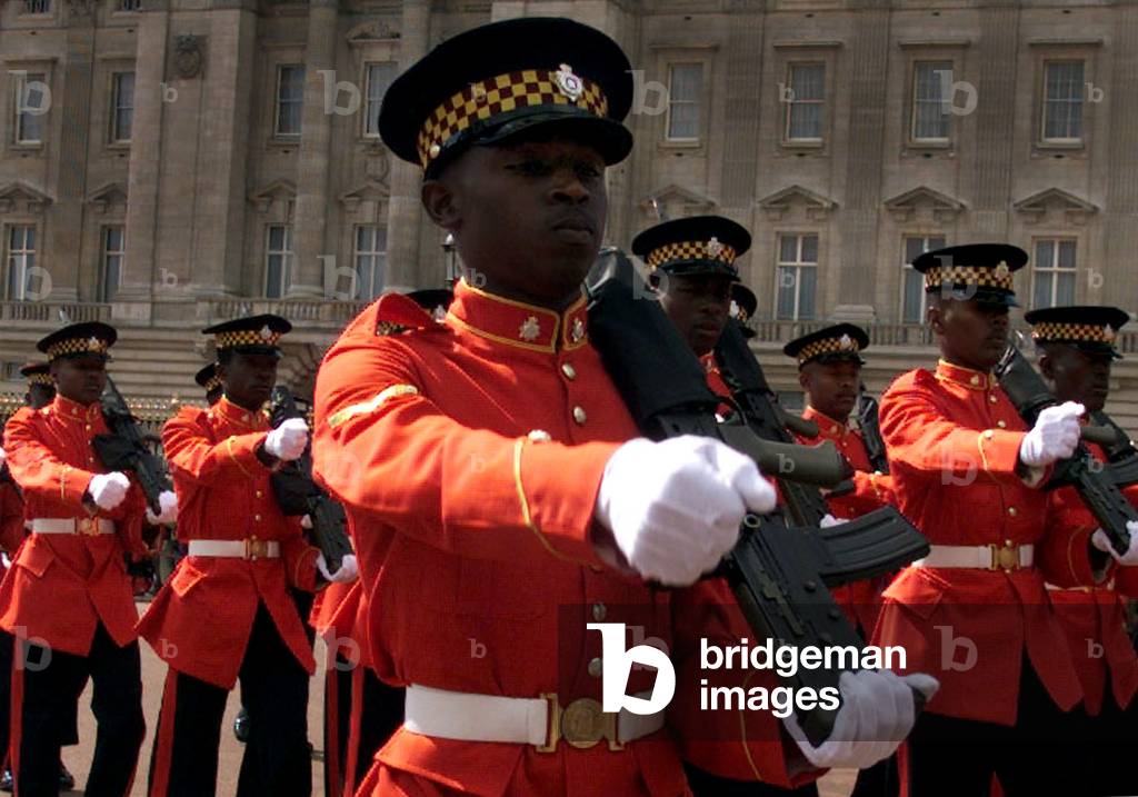 Image of JAMAICAN DEFENCE FORCE GUARDS BUCKINGHAM PALACE, 1999-04-12 ...
