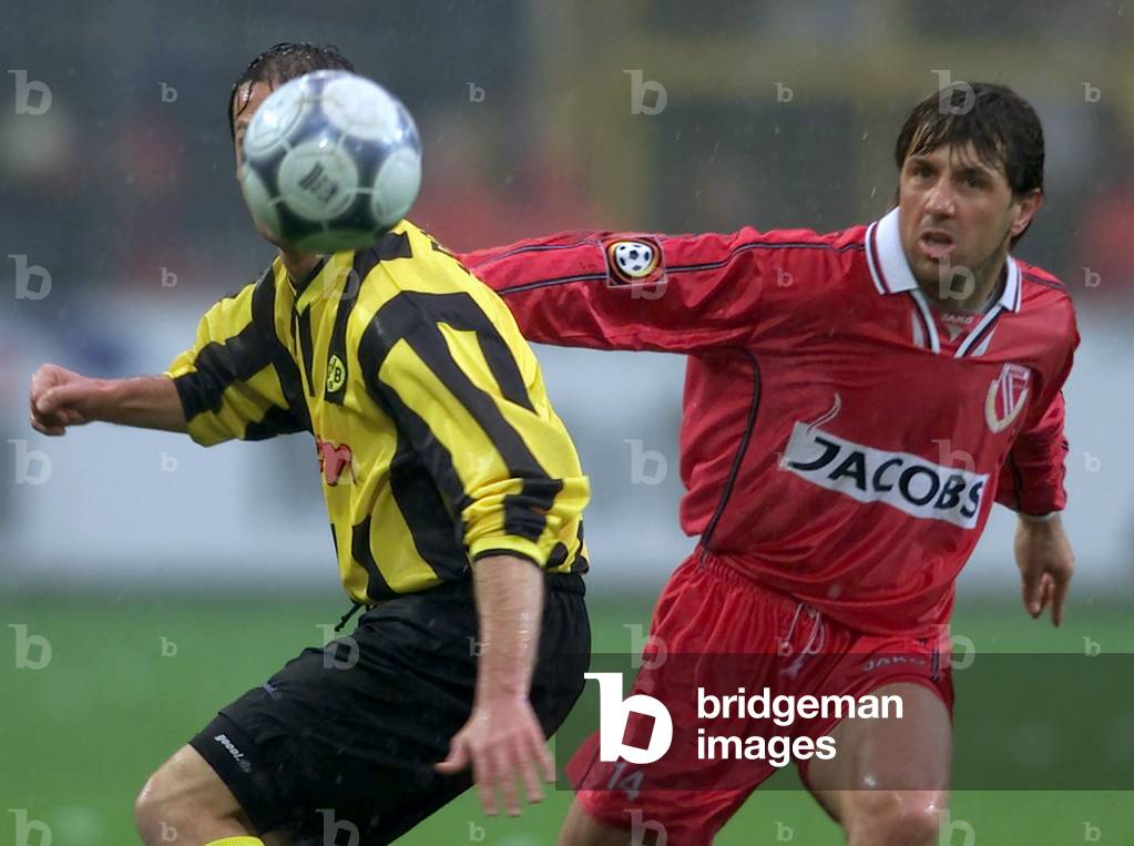 Image of DORTMUND'S BOBIC EYES THE BALL BESIDE VATA OF COTTBUS, 2001-01-27
