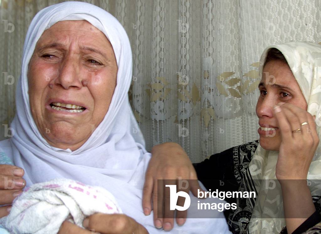 Image of RELATIVES OF ASHOUR AL-SHINBARI, WEEP DURING HIS FUNERAL IN BEIT