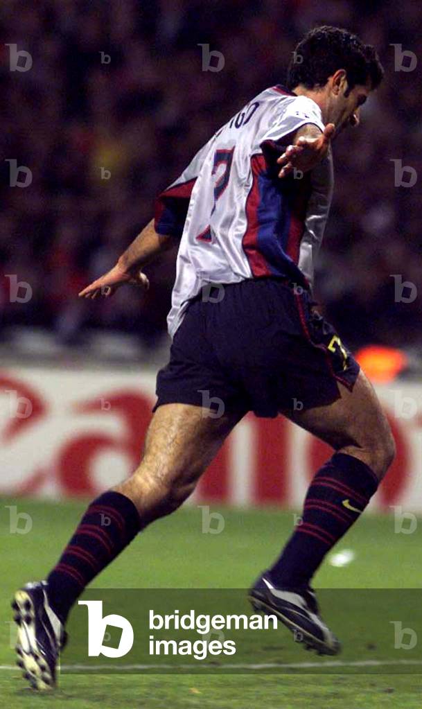 Image of FIGO CELEBRATES BARCELONA'S THIRD GOAL AT WEMBLEY, 1999-10-19 ...