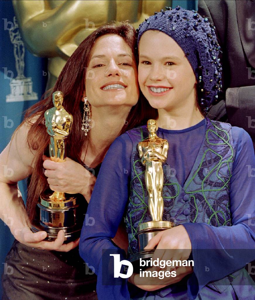 Image of Actresses Holly Hunter (L) and Anna Paquin go cheek to