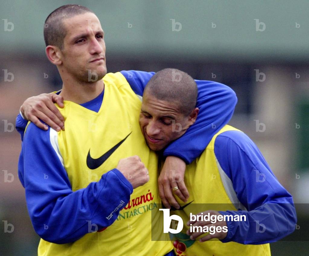 Image of BRAZILIAN SOCCER PLAYERS ROBERTO CARLOS AND BELLETTI DURING ...