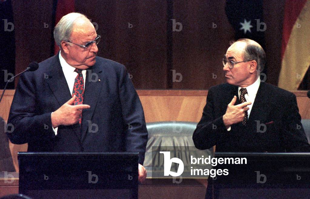 Image of German Chancellor Helmut Kohl (L) and Australian Prime ...