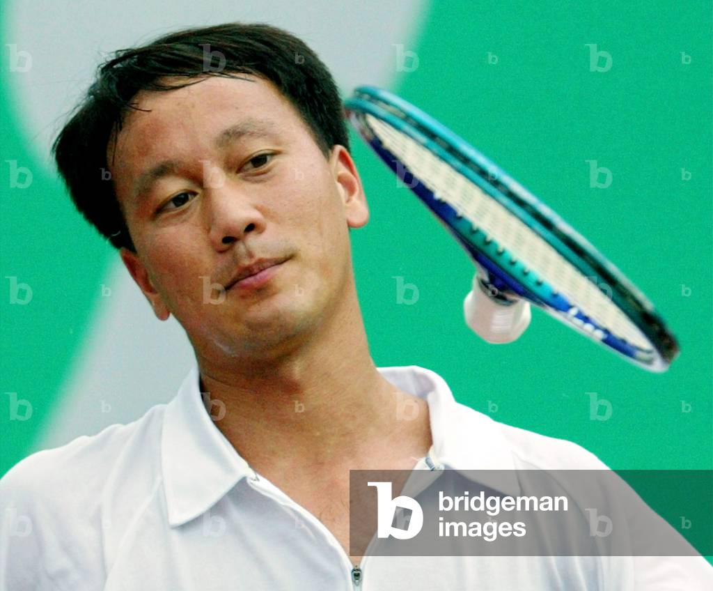 Image of U.S. PLAYER MICHAEL CHANG THROWS HIS RACKET AFTER LOSING A