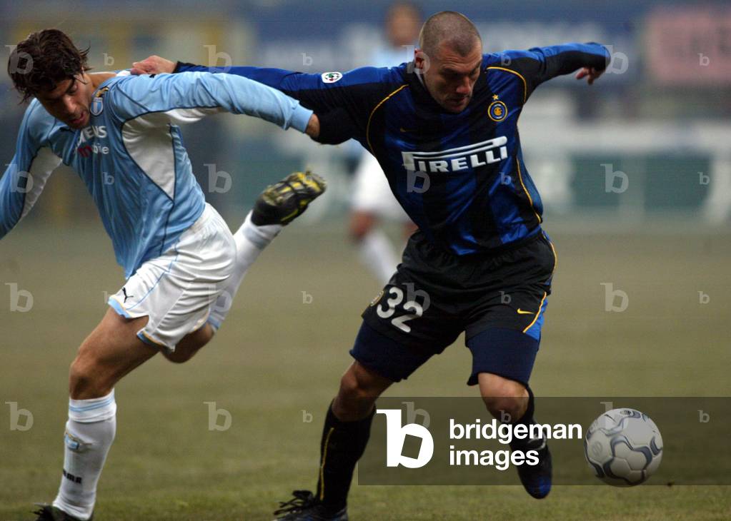 Image of INTER MILAN'S VIERI IN ACTION AGAINST LAZIO'S GIANNICHEDDA ...