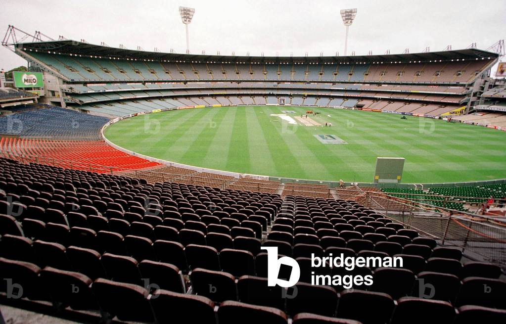 Image of Picture shows groundmen preparing the pitch at the Melbourne ...