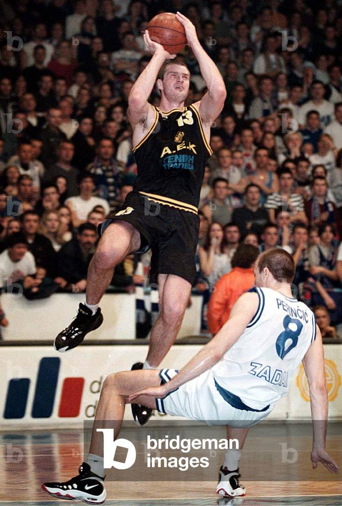 Image of AEK'S MUURSEPP SHOOTS AGAINST CROATIA'S ZADAR CLUB, 2000-03-22 ...