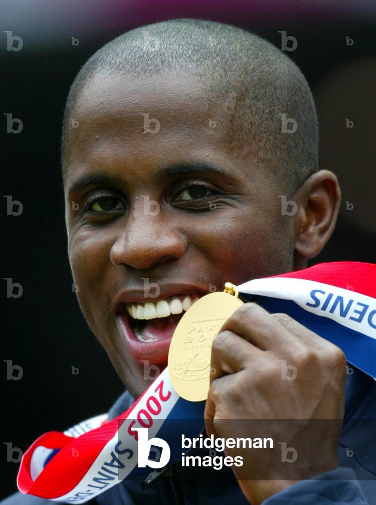 Image of PHILLIPS OF THE USA DISPLAYS GOLD MEDAL IN THE MEN'S