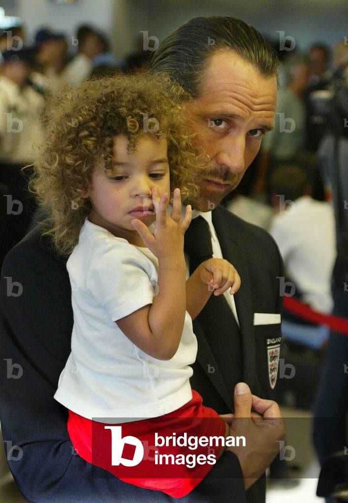 Image of England goalkeeper David Seaman holds his daughter Georgina as he