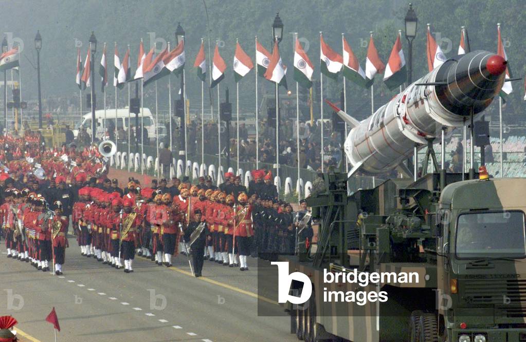 Image of INDIAN SOLDIERS ROLL OUT THE AGNI MISSILE DURING REHEARSAL FOR