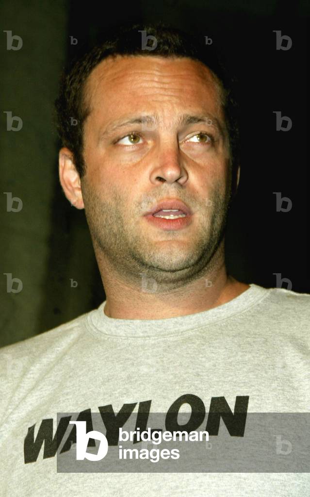 Image of ACTOR VINCE VAUGHN AT PREMIERE OF WELCOME TO COLLINWOOD, 2002 ...