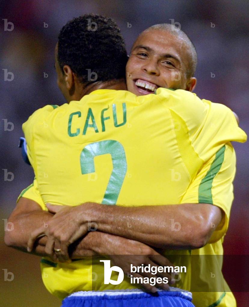 Image of BRAZIL's RONALDO CELEBRATES GOAL AGAINST CHINA WITH CAFU AT WORLD