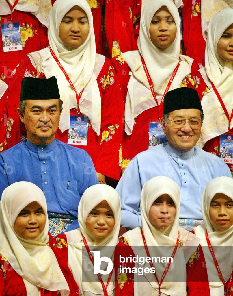 Image of MALAYSIAN PRIME MINISTER MAHATHIR MOHAMAD AND HIS DEPUTY ...