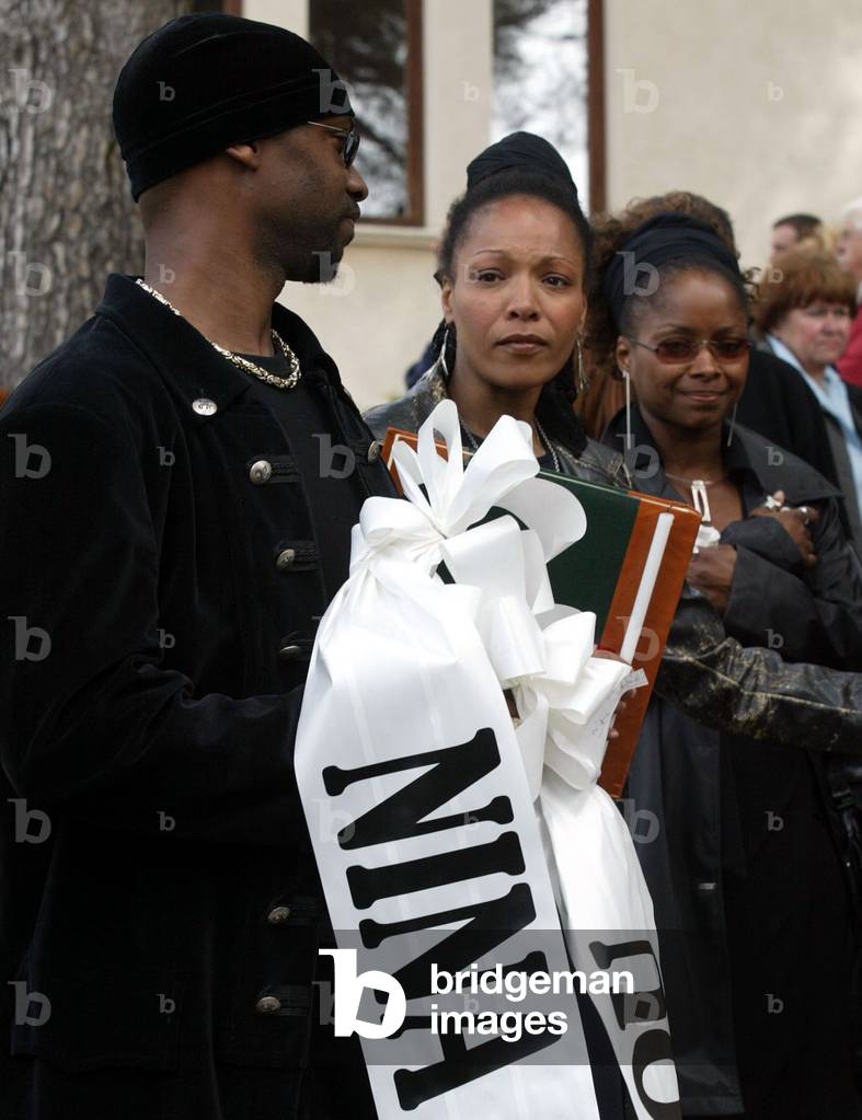 Image of NINA SIMONE'S FAMILY LEAVE THE CHURCH AFTER FUNERAL CEREMONY ...