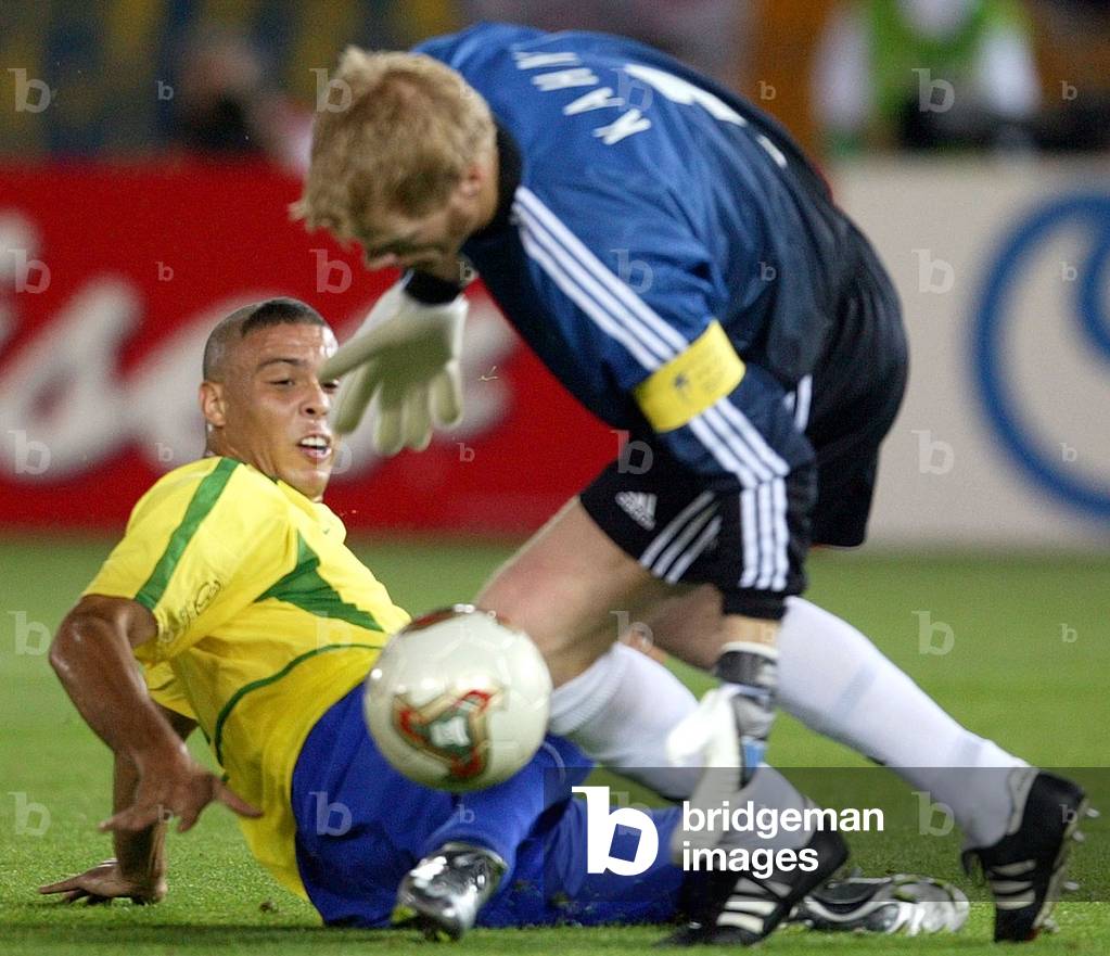 Image of GERMANY'S OLIVER KAHN MAKES A SAVE OFF BRAZIL'S RONALDO DURING