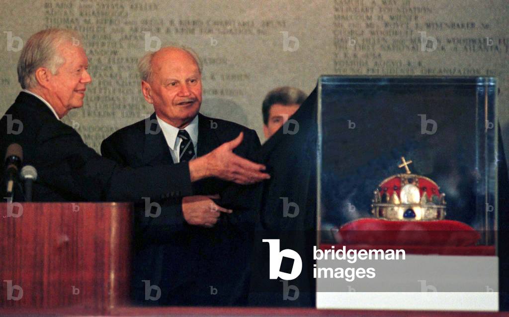 Image of Former President Jimmy Carter (L) and President of the Republic