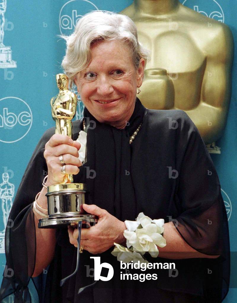 Image of Best Costume Design winner Ann Roth shows off the Oscar