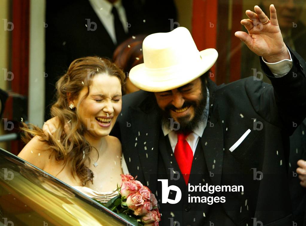 Image of ITALIAN OPERA SINGER PAVAROTTI SMILES WITH HIS NEW WIFE NICOLETTA
