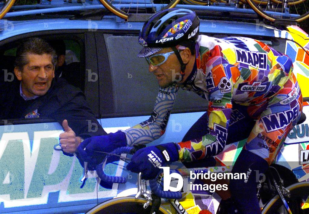 Image of MICHELE BARTOLI OF ITALY TALKS TO HIS COACH SERGE PARSANI