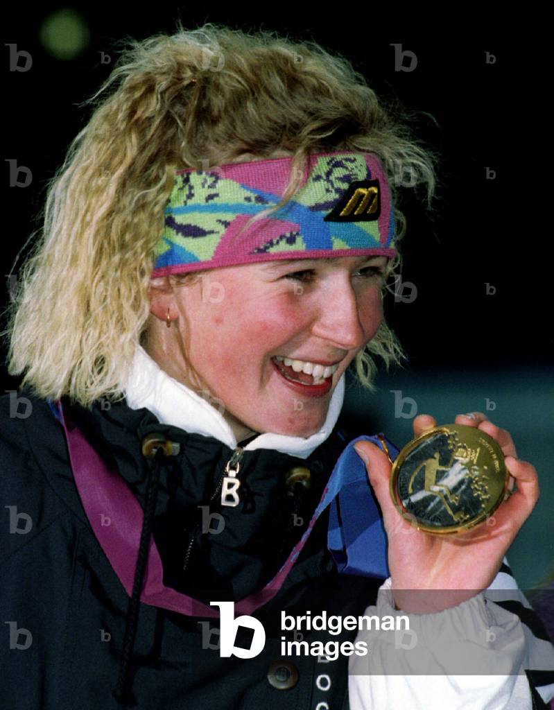 Image of Germany's Claudia Pechstein smiles as she holds her gold medal