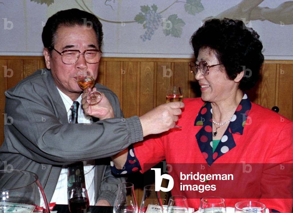 Image of Chinese Premier Li Peng celebtates with his wife Zhu Lin