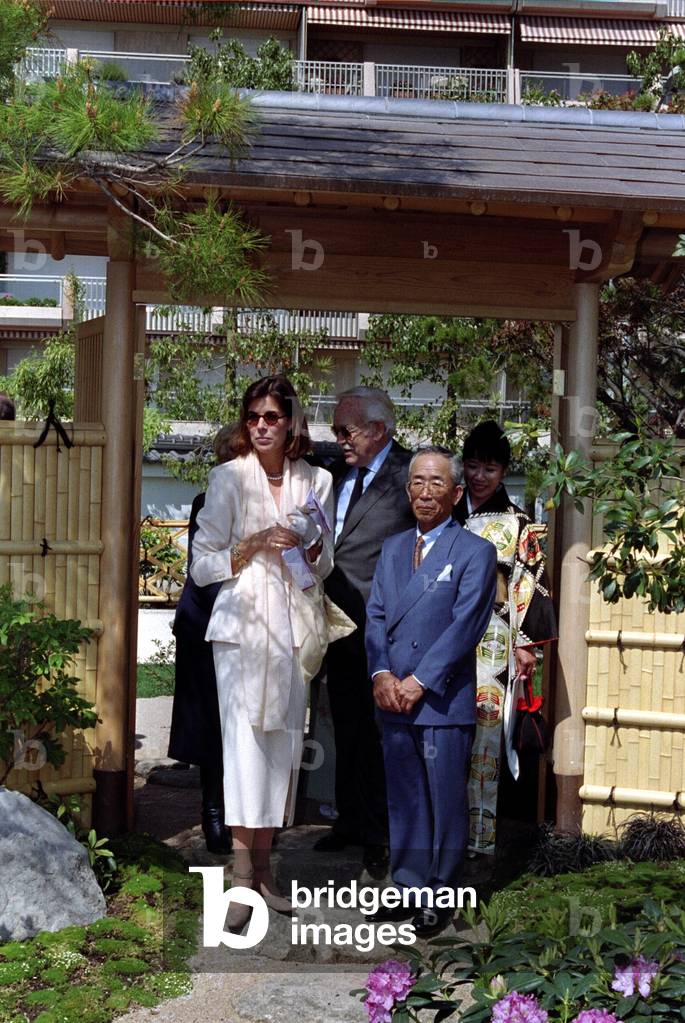 Image of Princess Caroline (L) , Prince Rainier (C) pose with Japanese