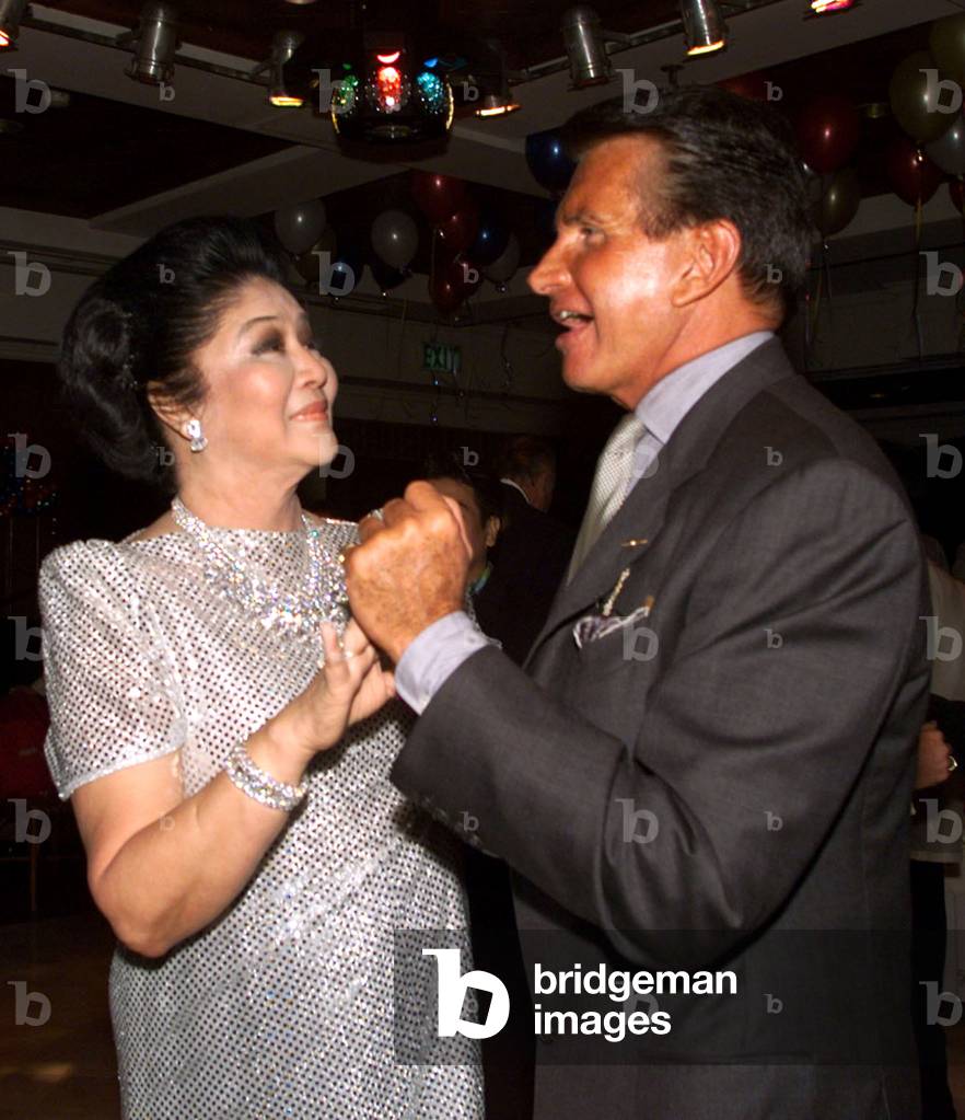 Image of Former Philippine First Lady Imelda Marcos dances with ...