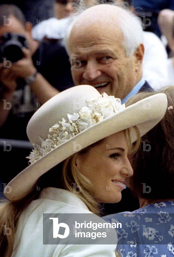 Image of Sir James Goldsmith smiles as he and his daughter Jemima