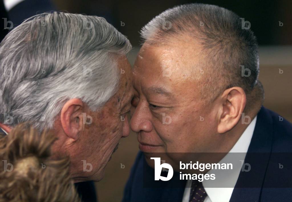 Image of HONG KONG LEADER RECEIVES A HONGI FROM MAORI ELDER SIR