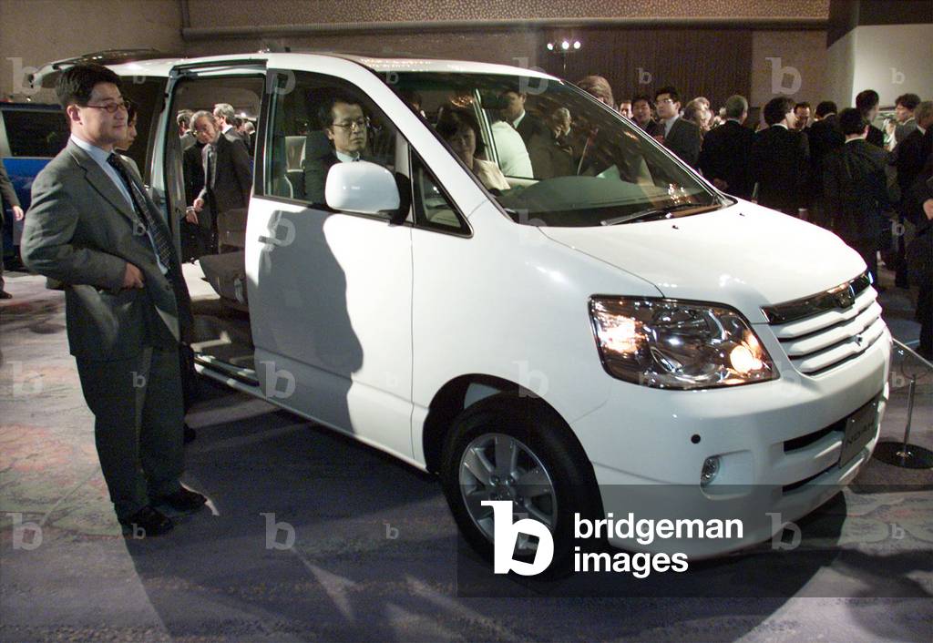Image of JAPANESE REPORTERS LOOK AT TOYOTA MOTOR'S NEW MINIVAN NOAH AT