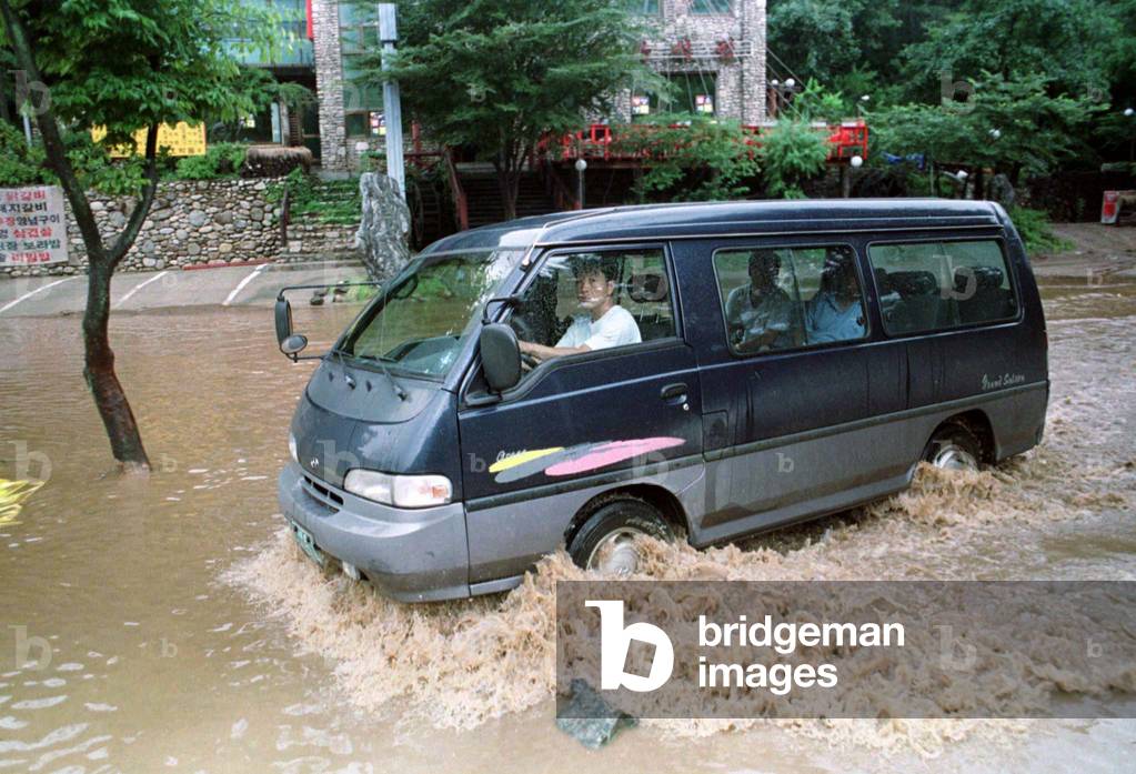 Image of SOUTH KOREANS FLEE RENEWED RAINFALL IN FLOOD STRICKEN KYONGGI ...