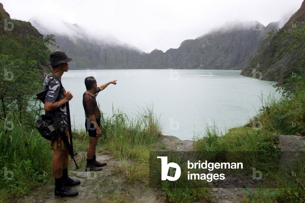 Image of FILIPINO AETAS TRIBESMEN SURVEY THE CRATER-LAKE OF MOUNT PINATUBO VOLCANO, 2001-08-25