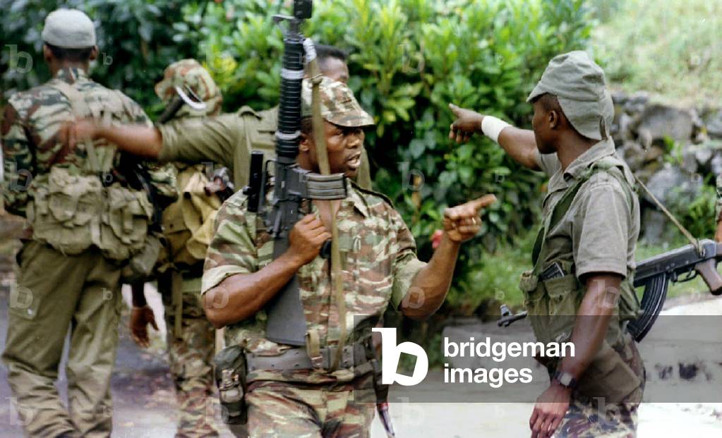 Image of Comoran troops loyal to French Mercenary Bob Denard move October