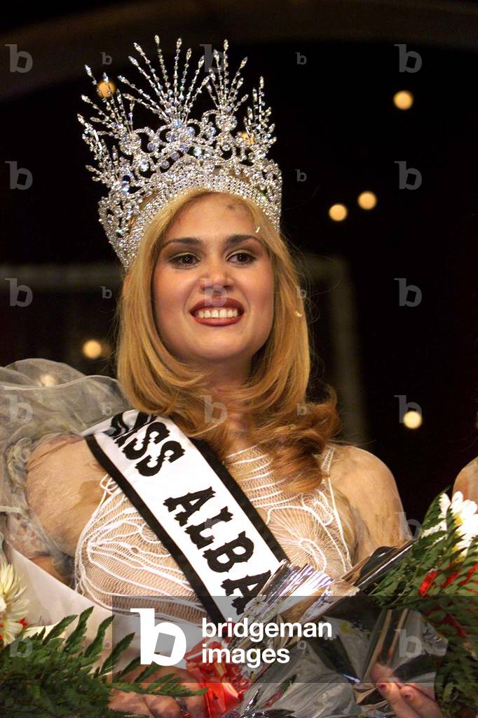 Image of MISS ALBANIA GENTIANA RAMADANI CROWNED IN TIRANA, 2000-05-20 ...