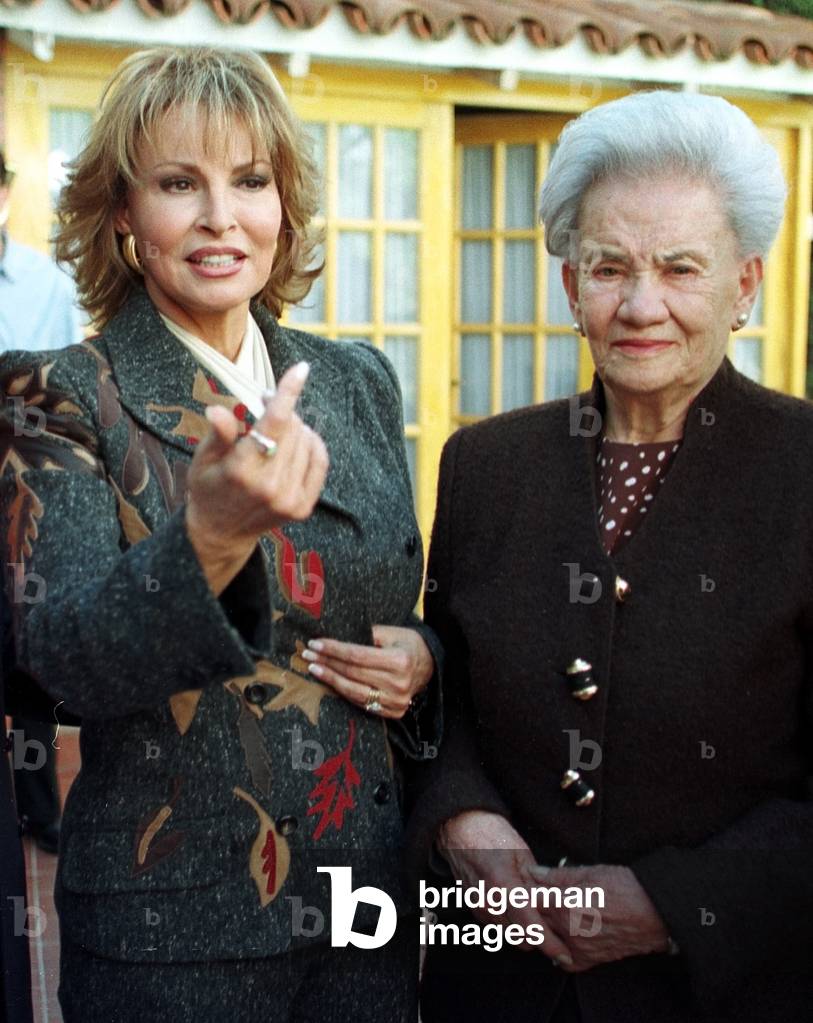 Image of AMERICAN ACTRESS RAQUEL WELCH AND BOLIVIAN FORMER PRESIDENT ...