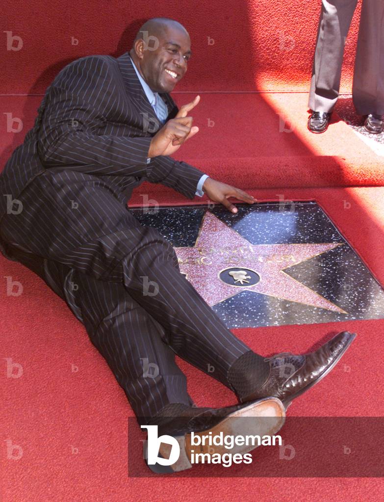 Image of MAGIC JOHNSON RECEIVES STAR ON HOLLYWOOD WALK OF FAME, 2001-06-21
