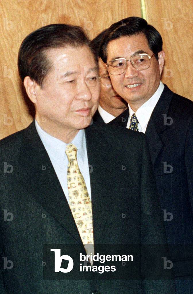 Image of SOUTH KOREAN PRESIDENT KIM DAE JUNG AND CHINESE VP HU