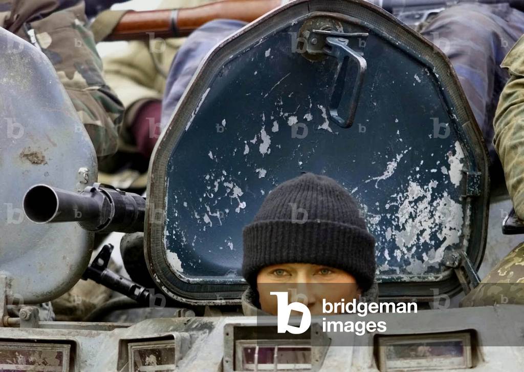 Image of A RUSSIAN SOLDIER DRIVES AN ARMOURED VEHICLE TO CHECHNYA, 2000 ...
